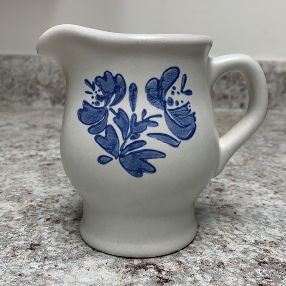 Pfaltzgraff | Kitchen | Pfaltzgraff Yorketowne Stoneware Creamer Small ...